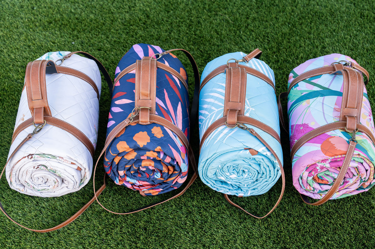 Pik•Nik Australia | Machine Washable picnic rug | Wind pegs included